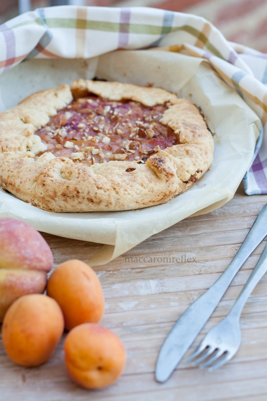 Galette con le pesche : ricetta estiva francese - Maccaroni Reflex